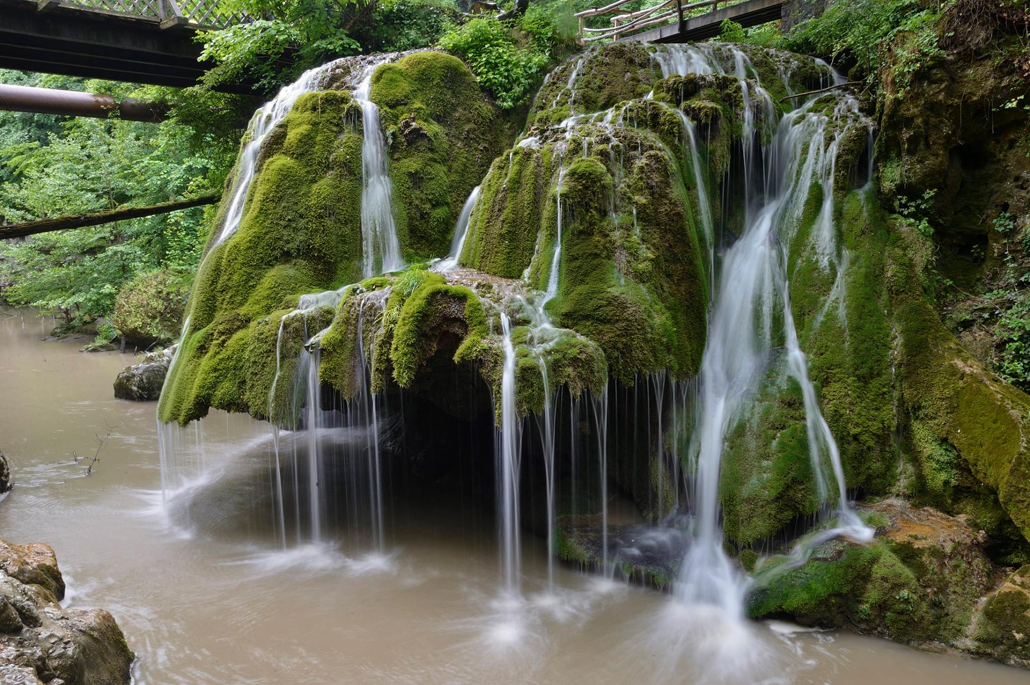 Cascada Bigar si-a dublat numarul de vizitatori, la un an de la ...
